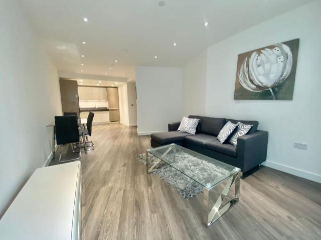 Chaucer Gardens, London E1, 1 bed flat to rent, £3,200 pcm | PrimeLocation