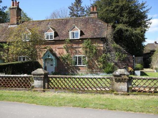 Chawton, Hampshire, 2 Bedroom Semi detached