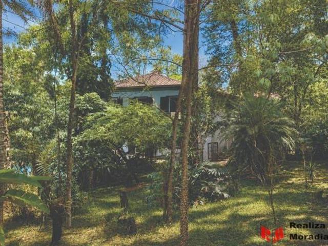 Chac. São João Rústica, 2.400m² de terreno, 2 piscinas externa e raia coberta, lareira, SPA e jo