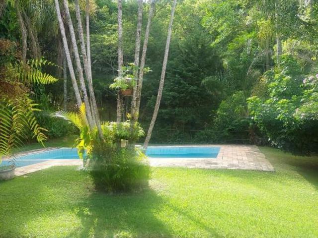 Chác./sítio 73.000 m² casa c/4 drms,muito verde lago 6,5 km/centro acesso fácil