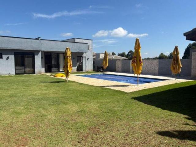 Chác. 720m² CONDOM. ATIBAIA, Casa 280m² térrea, 03 drms, 1 suíte, Sossego, Natureza, fácil Acesso.