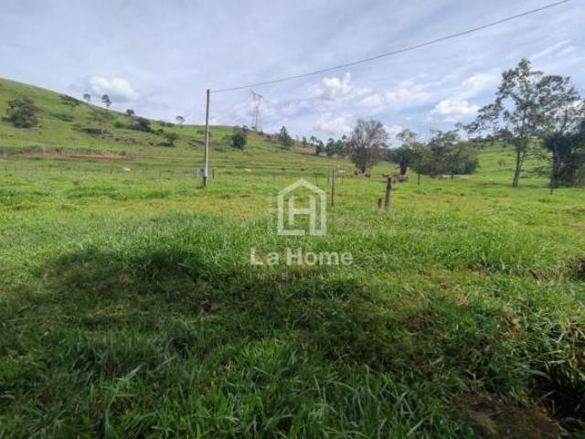 Chácara medindo 11,48 hectares localizada no município de Missal PR