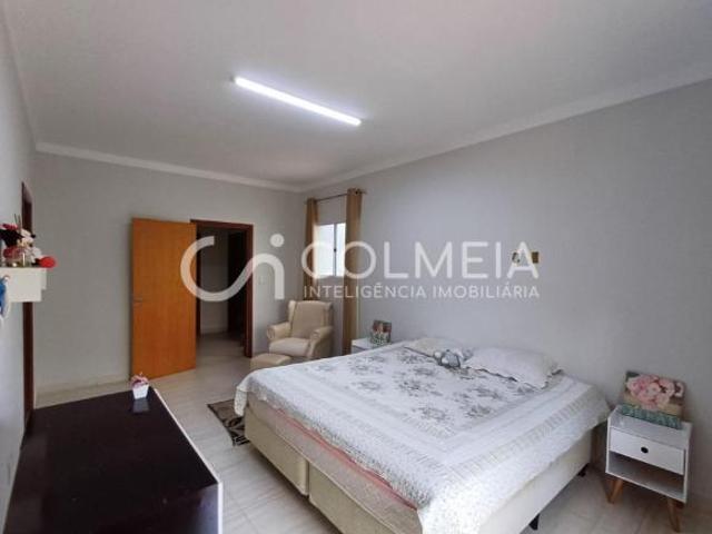 Chácara Mobiliada com 4 dormitórios, sendo uma suíte por R$1.800.000,00 no Condomínio Terras de Itai