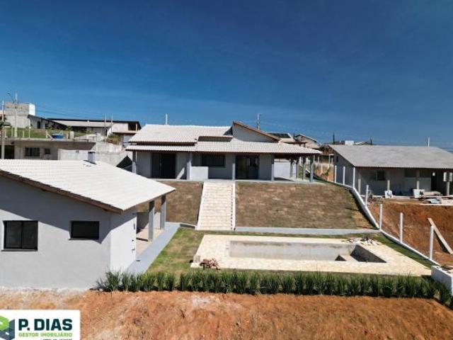 Chácara Moderna com Piscina e Pomar em Pinhalzinho – Aceita Financiamento!