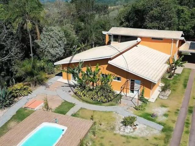 Chácara moderna e autossuficiente com 4.200m² no bairro do Portão – Atibaia