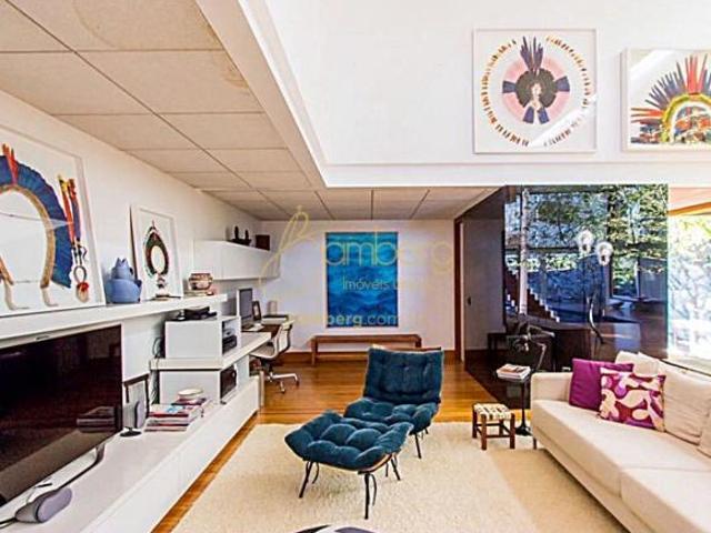 Chacara Monte Alegre: Casa diferenciada pelo seu conceito arquitetonic Loft, 3 suites, amplo living