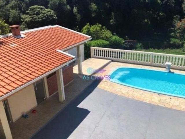 Chácara na Roseira, piscina, campo, área gourmet, 2 quartos, não financia R$ 820.000