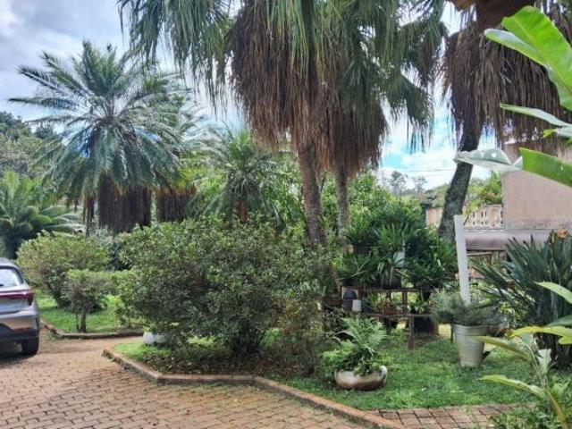 Chácara no bairro do Caxambu com salão de festas, piscina e campo de futebol