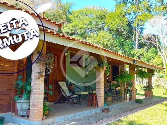 Chácara no pé da Serra do Japi 3 casas salão de festas