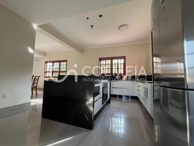 Chacara no Vale das Laranjeiras em Indaiatuba. 3.000 m², 3 suítes, piscina, quadra, ambientes integr