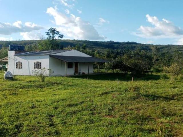 Chácara auto sustentável com vista para a Serra dos Pireneus