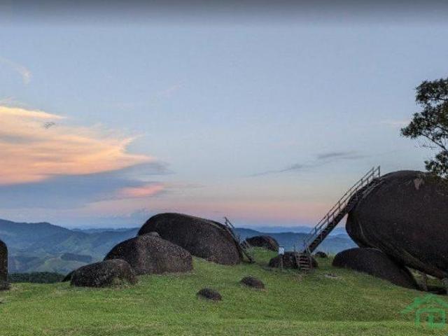 Chácara á beira do asfalto em Monteiro Lobato