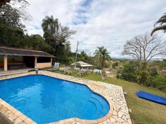 Chácara à Vendn em Salto de Pirapora SP: 4 quartos, 1 suíte, 1 sala, 3 banheiros e 5 vagas de garage