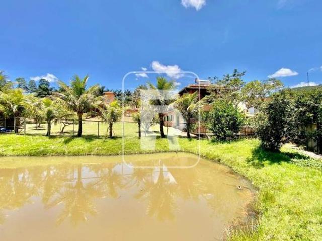 Chácara à venda, 3 quartos, 1 suíte, 2 vagas, Centro Senhora de Oliveira/MG