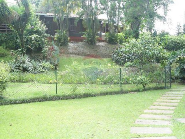 Chácara à venda! 2450 mt2 com lago! Oportunidade! Com duas casas! Espaço único, em Sorocaba!