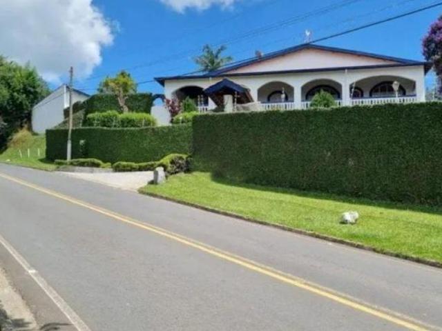 Chácara à Venda | 2.980 m² | 4 dormitórios, 2 suítes | 8 vagas em Serra Negra!