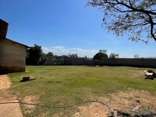 Chácara à venda com três construções no terreno sendo uma semi nova, Goiabal, Pindamonhangaba, SP