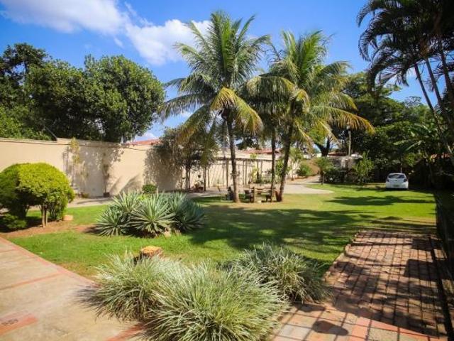 Chácara à venda com vista para o Rio Piracicaba, 3 dormitórios e pomar, no bairro Ondas, Piracicaba