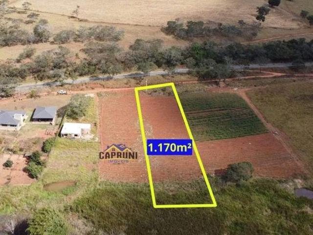 CHÁCARA à venda, com 1.170 m², água corrente e ótima localização em Carmópolis de Minas MG