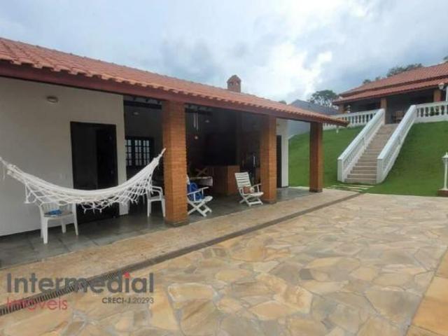 Chácara à venda com 2.112,00 m² de área de terreno amplo com 4 dormitórios sendo 1 suíte