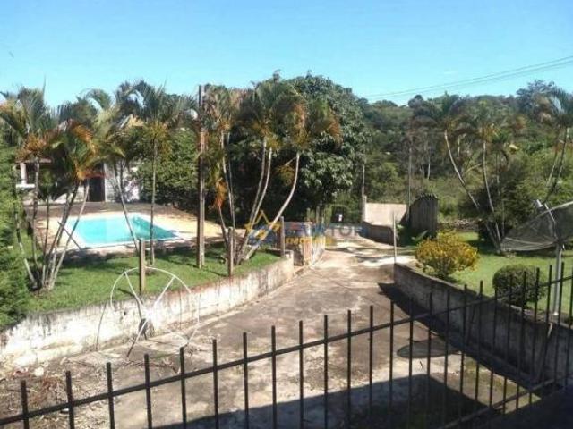 Chácara à Venda com 2 Dormitórios, Área Gourmet e Piscina em Atibaia