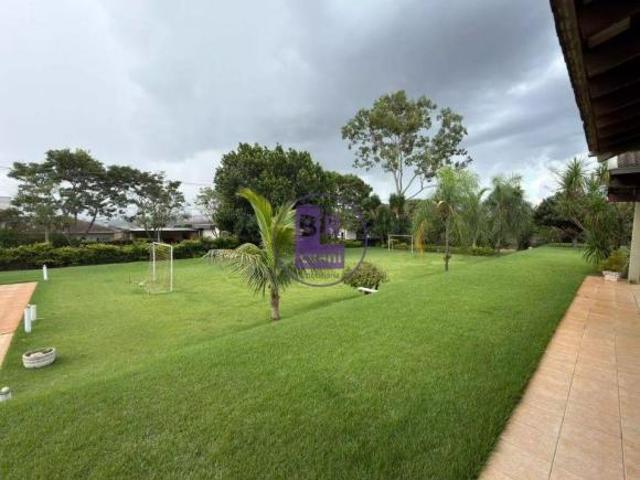 Chacara a Venda com 2 Suites, Piscina e Area Gourmet, em Condominio Fechado