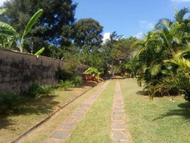 Chácara à venda com 2 suítes, pomar, escriturada Taubaté/SP