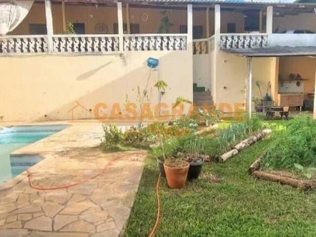 Chácara á venda com 2 quartos, 1100m² + Piscina em São José dos Campos