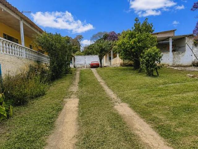 Chácara à Venda com 3 Casas Independentes, Pomar e Terreno de 1.016 m²
