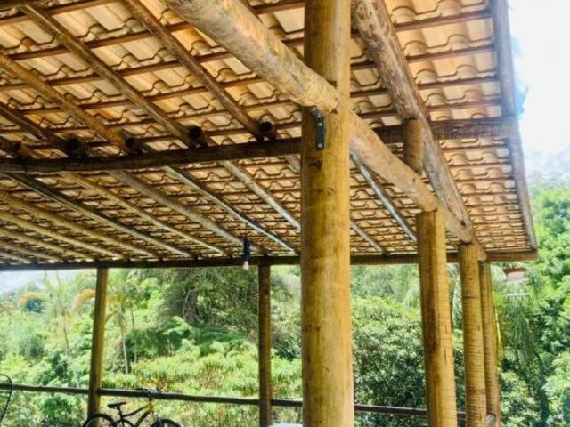 Chácara à venda com 3 suítes e piscina