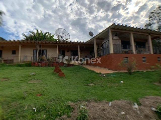 Chácara à venda com 4 quartos em Centro, Araçoiaba da Serra