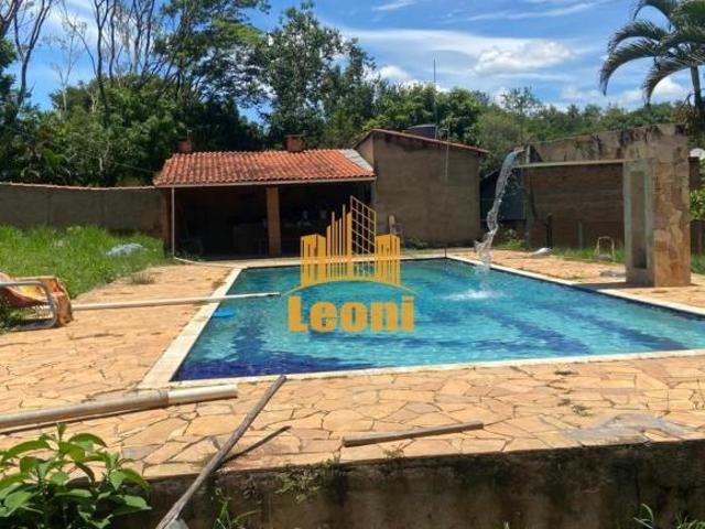 Chácara a venda com 4 quartos na região do Pedra Rachada