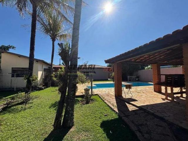 Chácara à venda com 4 quartos sendo 2 suítes, piscina e área gourmet no Parque das Bandeiras, Indaia
