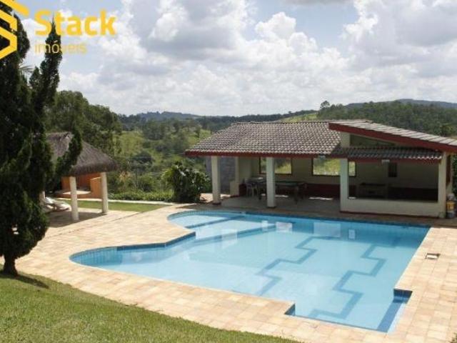 CHÁCARA À VENDA COM 5 SUÍTES LOUVEIRA/SP!