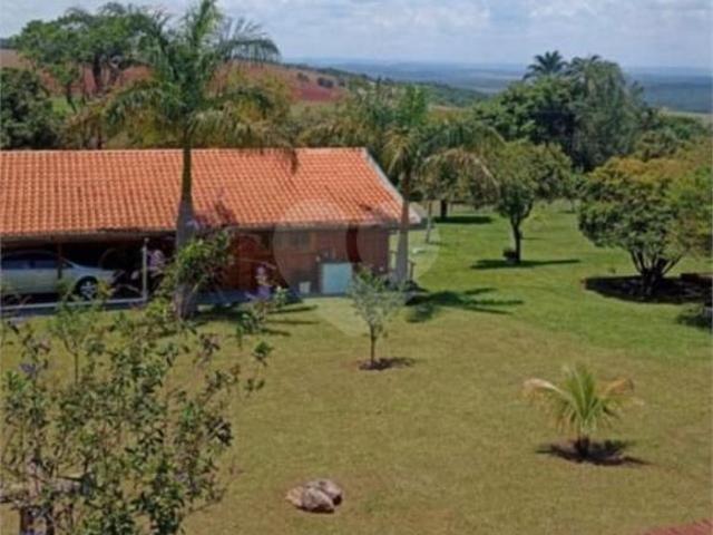 Chácara à venda com 7 quartos, sendo 2 suítes, em Parque Itaipu, São Carlos