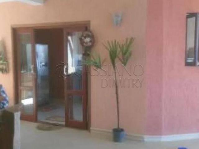 Chácara à venda de 300m² | 03 dormitórios, sendo 01 suíte e 06 vagas de garagem | Condomínio Village