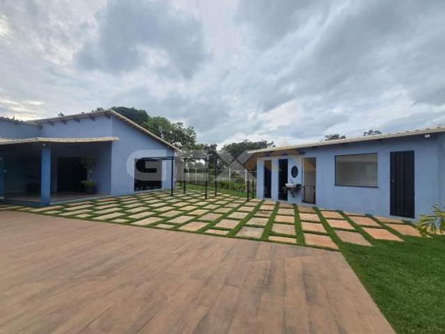 Chácara à venda de porteira fechada em Marilândia com piscina e sauna
