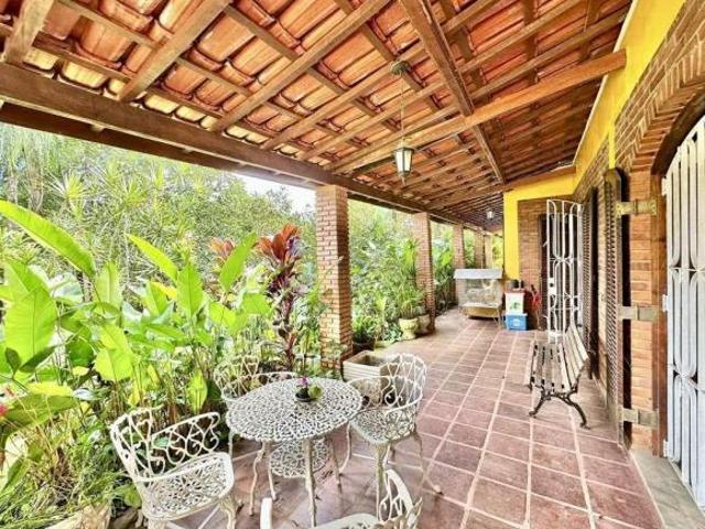 Chácara à venda em Cotia, Jardim do Rio Cotia, com 3 quartos, com 4700 m²