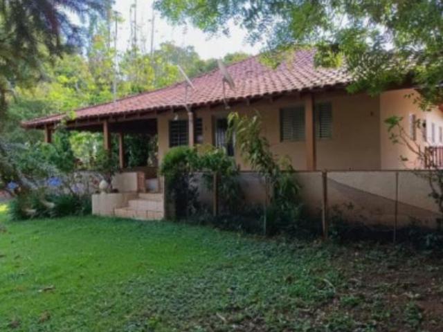 Chácara à venda em Cosmópolis SP: 4 quartos, 2 salas, 2 banheiros e 200m² de área no Jardim Primaver