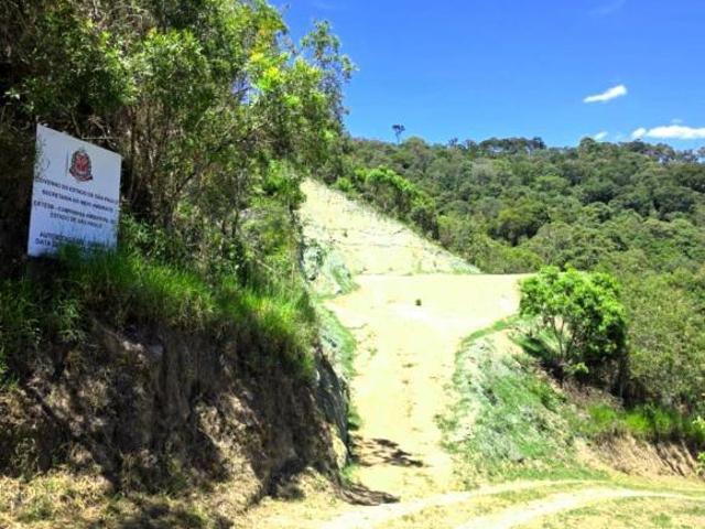 Chácara à venda em Cunha SP, bairro Campo Alegre: 31.000m² com cachoeira, clima frio, acesso pavimen