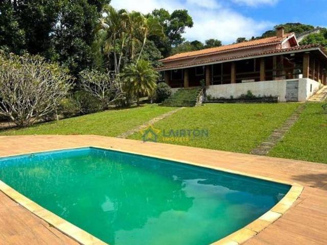 Chácara à venda em Atibaia – 3 dormitórios, área gourmet, pomar e 2.633 m² de terreno, próxima ao as
