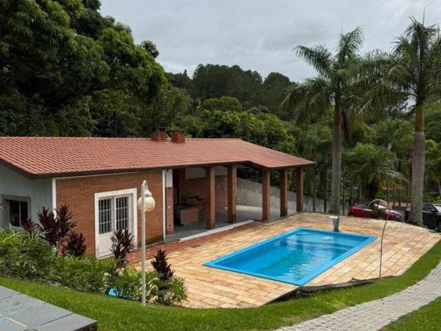 Chácara à Venda em Atibaia – Vista Privilegiada para a Pedra Grande