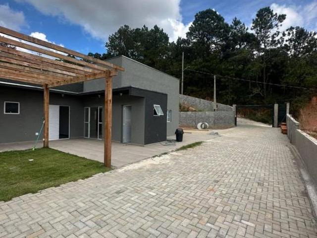 Chácara à Venda em Atibaia com 3 dormitórios