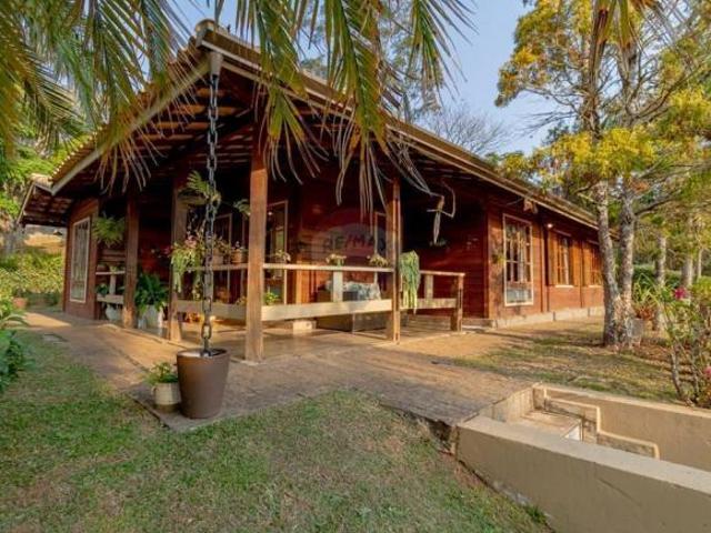 Chácara à venda em Atibaia Pq. Rio Abaixo: casa térrea e área de lazer