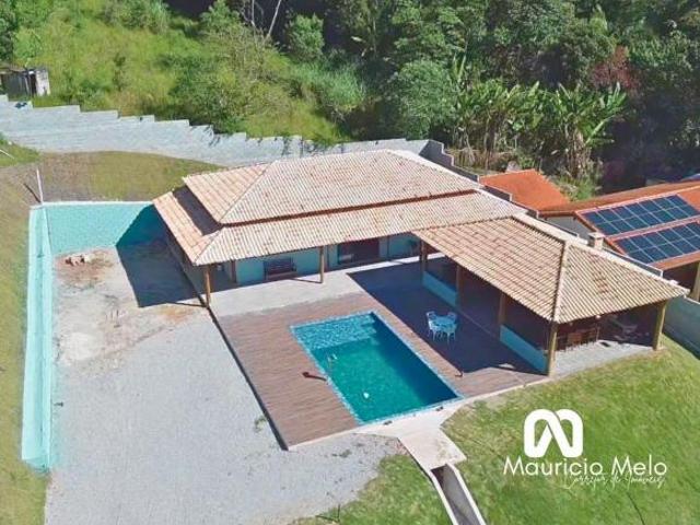 Chácara à venda em Biritiba Mirim com lago, área gourmet, quadra e escritura registrada