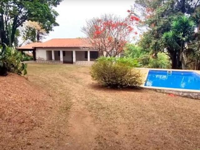 Chácara à venda em Bragança Paulista SP: 3 quartos, 1 suíte, piscina e muito mais! Venha viver o son