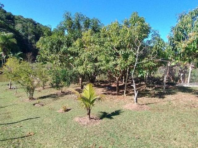 Chácara a venda em Guararema com lago 1750m²