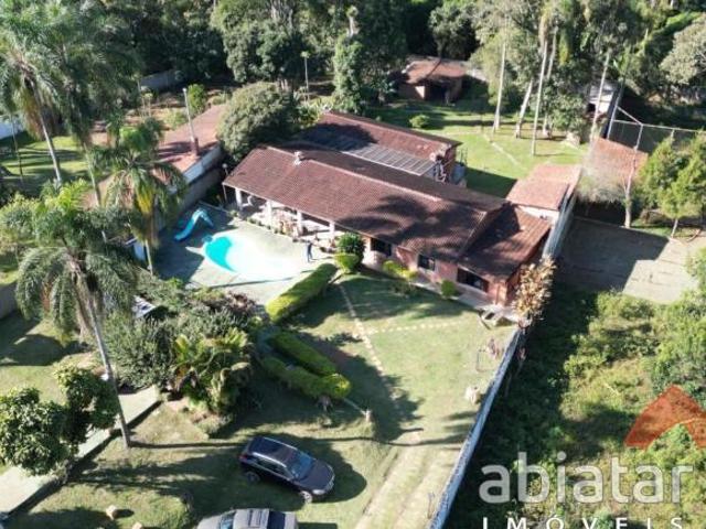 Chácara à venda em Embu Guaçu/SP 2.400m² de terreno piscina e casas de hóspedes