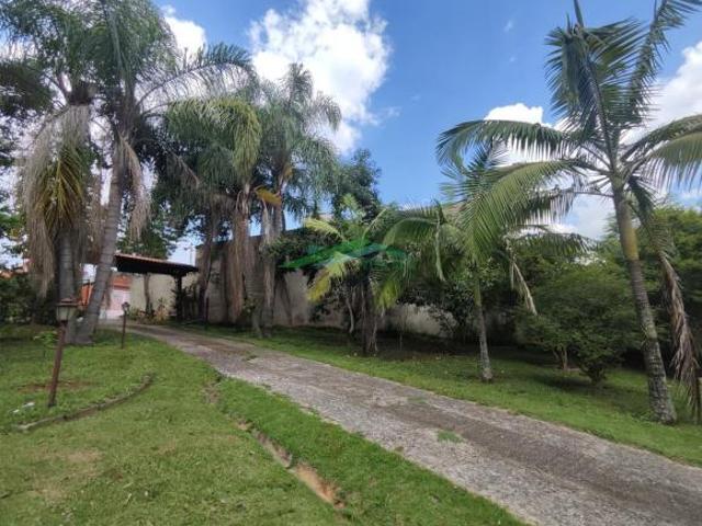 Chácara à Venda em Iperó com 4 Quartos e Piscina