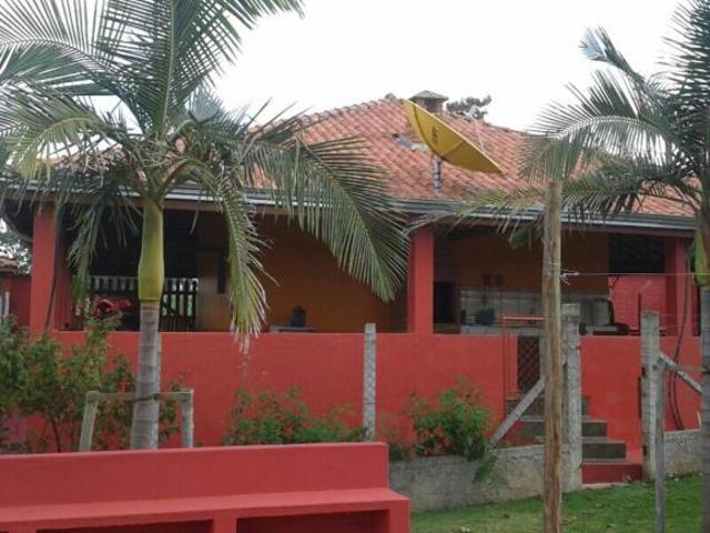 Chácara à venda em Itapetininga SP: 3 quartos, 2 salas, 3 banheiros, 2 vagas de garagem, 120m² na Ár